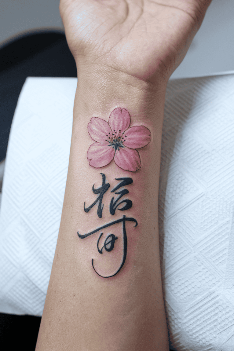 22 Feminine Floral Tattoos for a Burst of Beauty