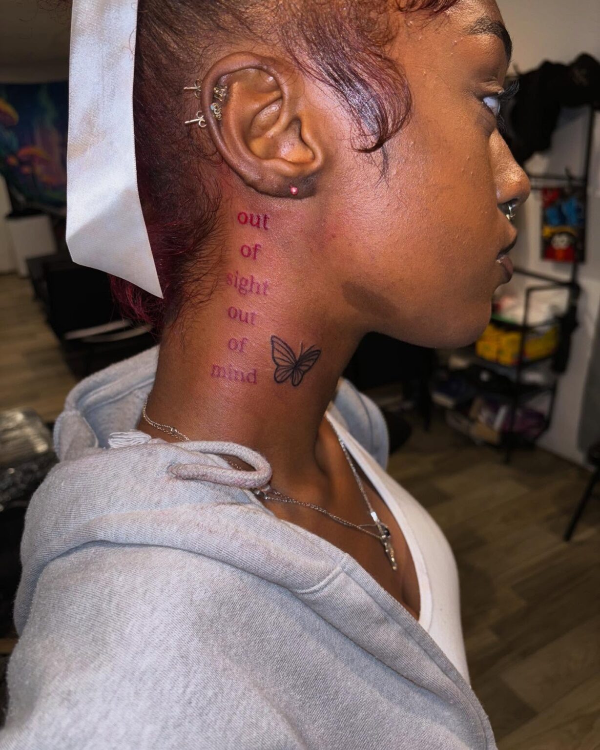 40+ Beautiful Women’s Neck Tattoos to Inspire